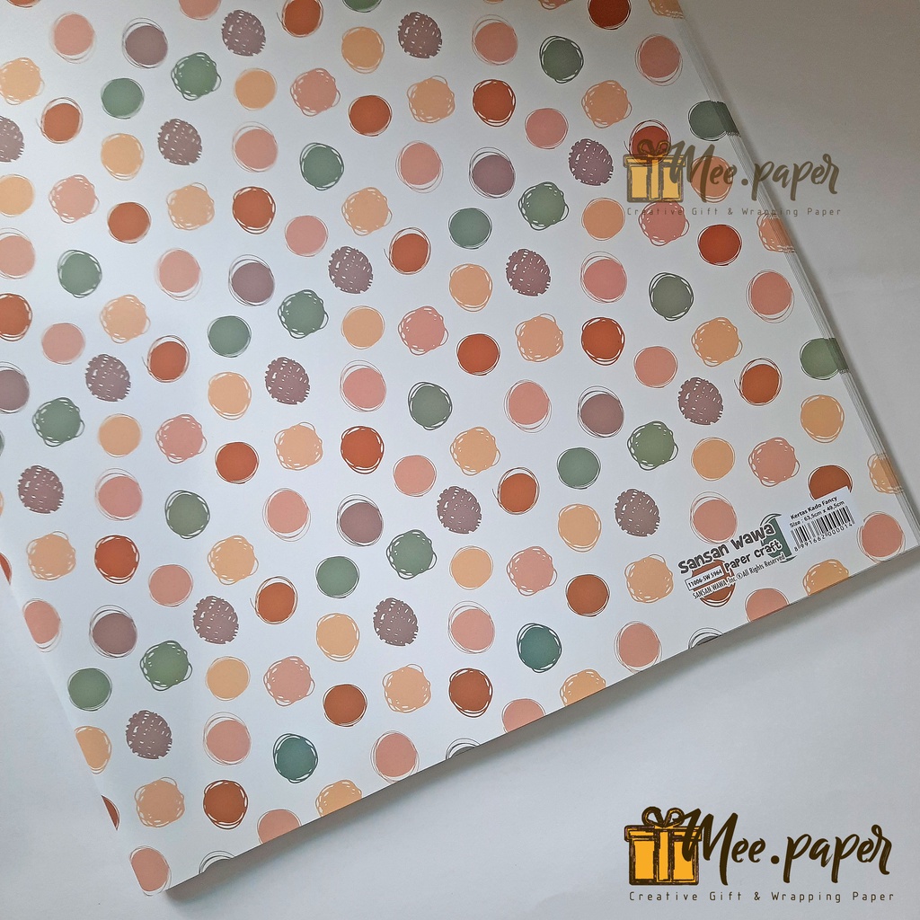 Jual Kertas Kado Sansan Wawa Motif Polkadot Big Sketch Color, Bungkus ...