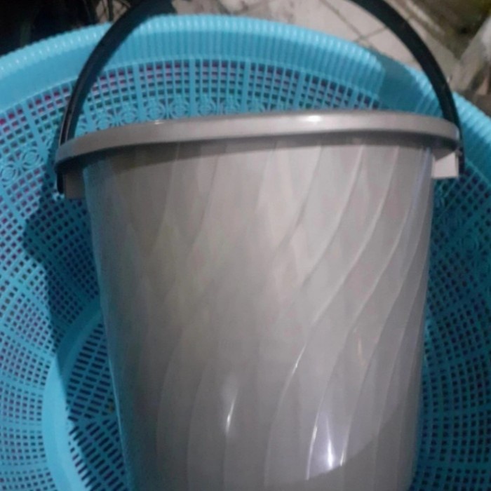 Jual yang dicari] ember 14 liter merk makiwa warna abu ember plastuk ...