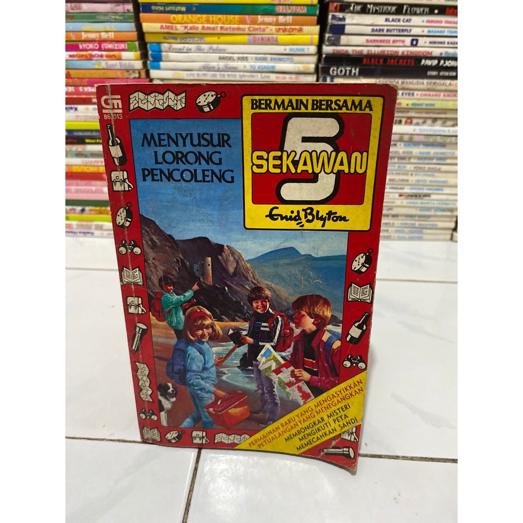 Jual Novel Bermain bersama 5 sekawan enid blyton - menyusur lorong ...