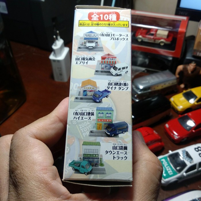 Jual TOMICA 40TH ANNIVERSARY TOYOTA HIACE WITH PAPER DIORAMA TERBARU ...