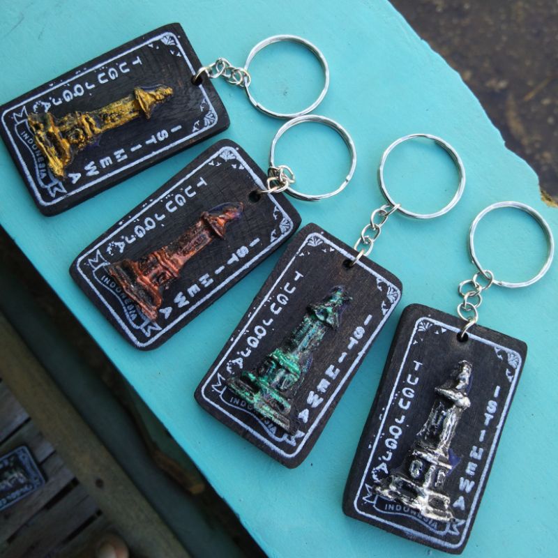 Jual 1 pcs gantungan kunci kayu motif tugu Jogja Souvenir Malioboro oleh-oleh khas Yogyakarta ...