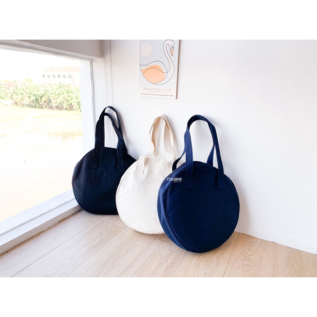 Jual OCEANA BAG BY ROUJEE - TOTEBAG KANVAS BULAT AESTHETIC TOTEBAG ...