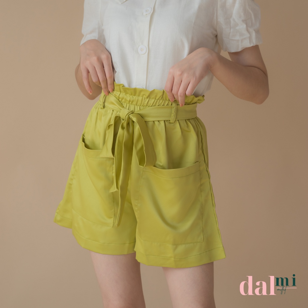 Jual Dalmi - Ara Pants | Celana Hangout Pendek Satin Wanita Premium ...