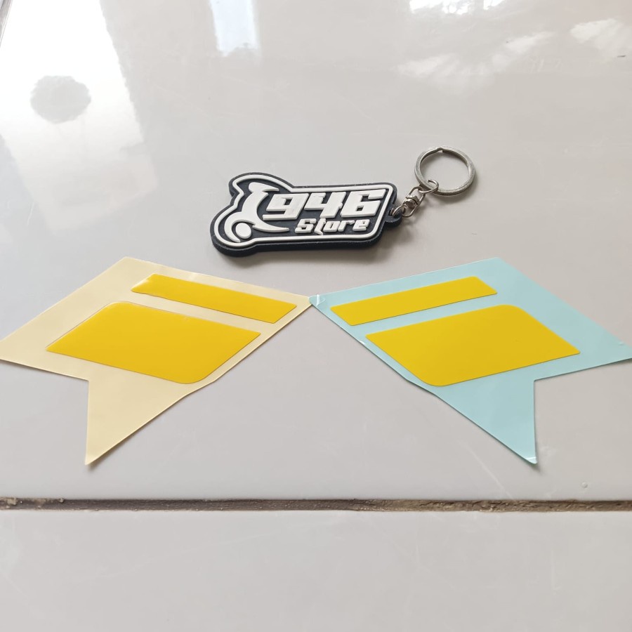 Jual Sticker Emblem Tepong Vespa GTS 300 HPE Supertech Original ...