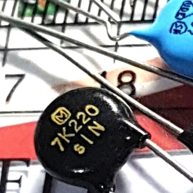 Jual Metal Oxide Varistor MOV ZNR TNR 221 7k k 221K 220pf 220 220PF7K ...