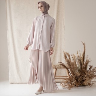 Jual Basic Batara by Aska Label - Kemeja wanita basic lengan panjang full kancing warna offwhite ...