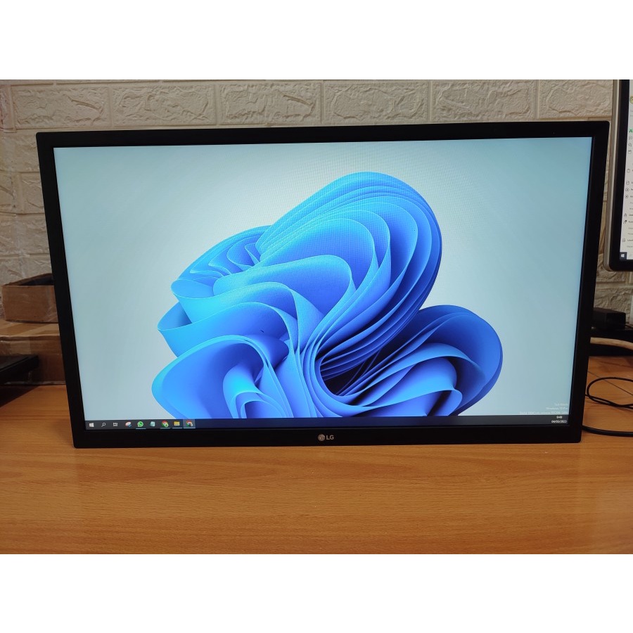 Jual Monitor LED LG 24 Inch IPS Full HD Tanpa Kaki | Shopee Indonesia