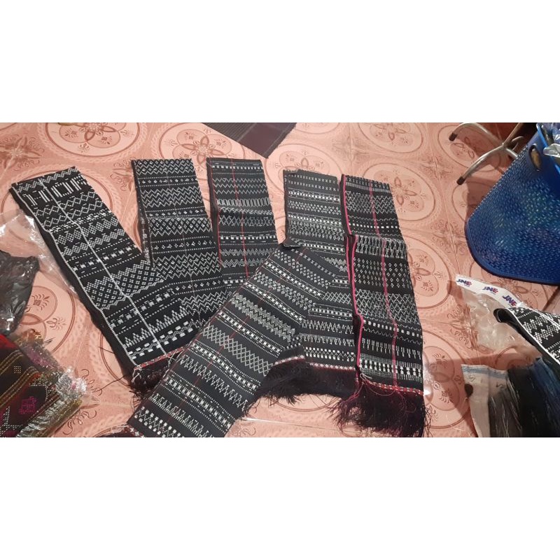 Jual KAIN ETNIK - KAIN TENUN BATAK HANDE HANDE TENUN TARUTUNG HITAM ...