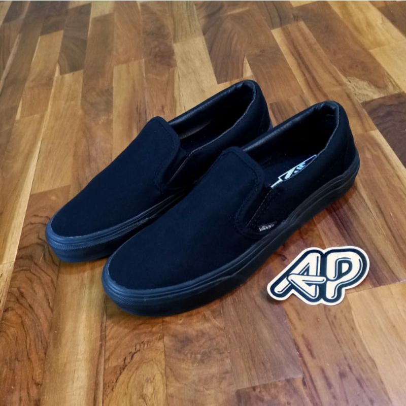 Jual Vans Slip On All Black Classic Vans Fullblack Vans Full Black Vans ...