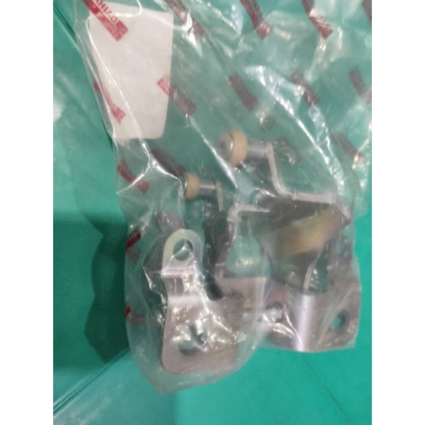 Jual engsel pintu tengah sliding kiri original Daihatsu Luxio ...