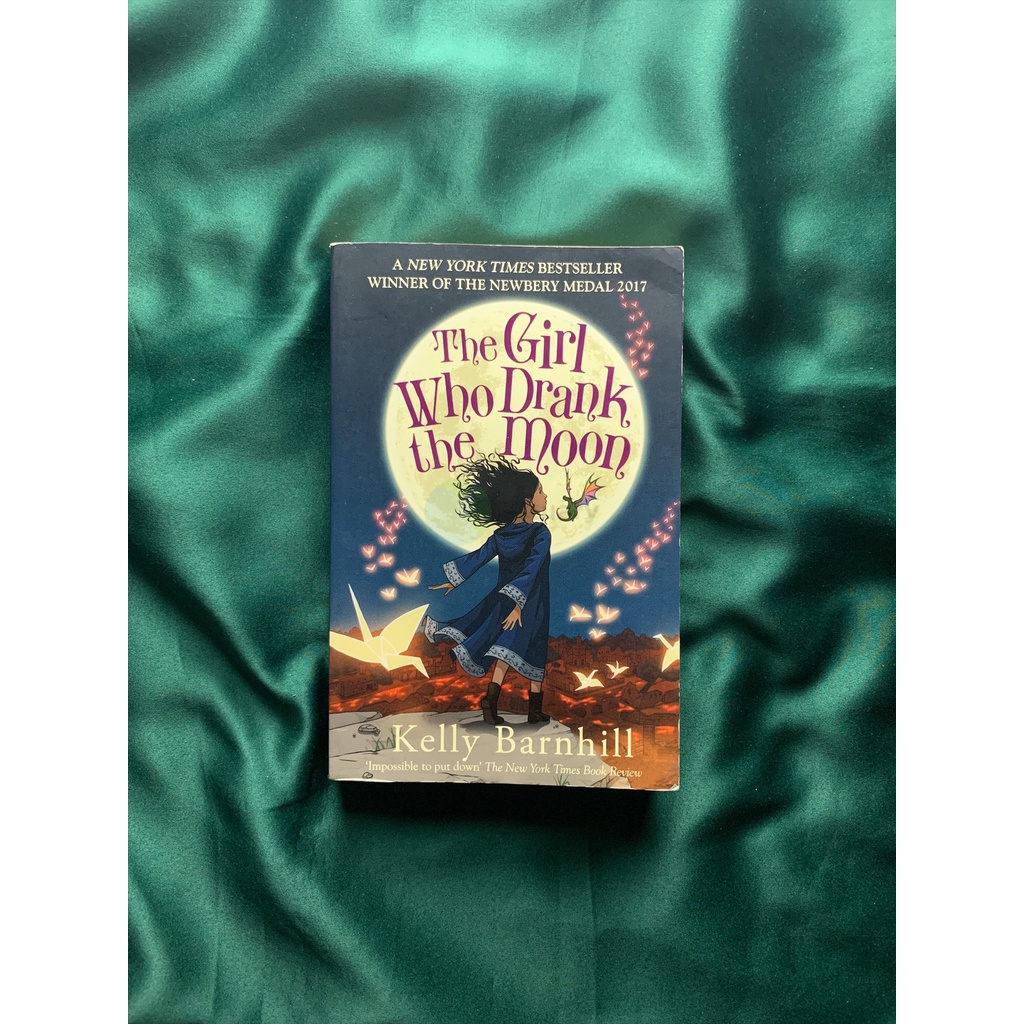 Jual PRELOVED - Novel/Buku The Girl Who Drank The Moon - Kelly Barnhill ...