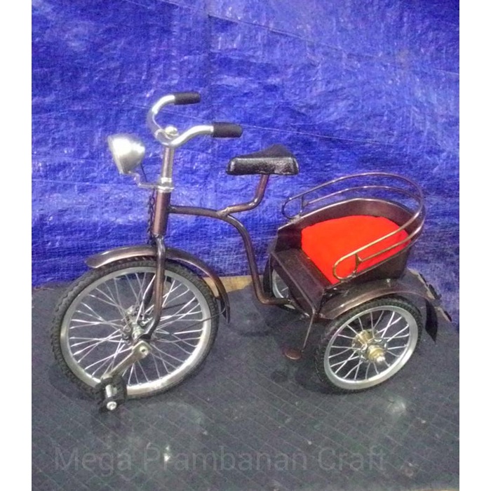 Jual MINIATUR SEPEDA BECAK MANDARIN BAHAN BESI-PAJANGAN-SOUVENIR JOGJA ...