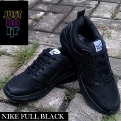 Jual SEPATU HITAM POLOS FULL BLACK SNEAKERS PRIA DAN WANITA / SEPATU ...