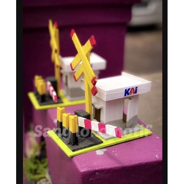 Jual Miniku New Miniatur Mainan Palang Pintu Kereta Api Indonesia ...