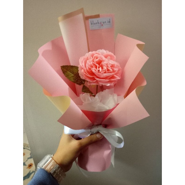 Jual hand bouquet wedding + lily biru tosca | Shopee Indonesia