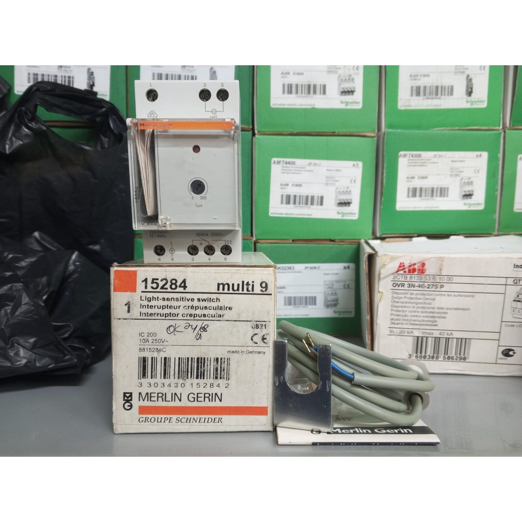 Jual Schneider Electric CCT15284 MERLIN GERIN | Shopee Indonesia