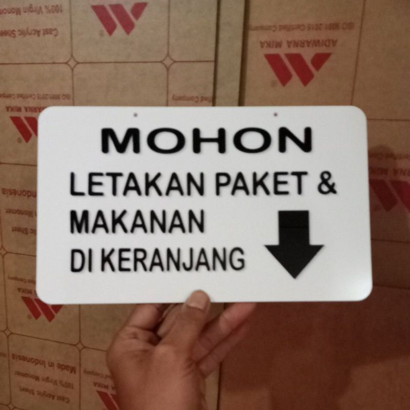 Jual Mohon Letakkan Paket dan Makanan Di Keranjang Sign In acrylik ...