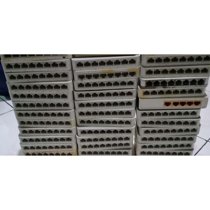 Jual switch hub 8 port dan 5 port merek random all port normal | Shopee ...