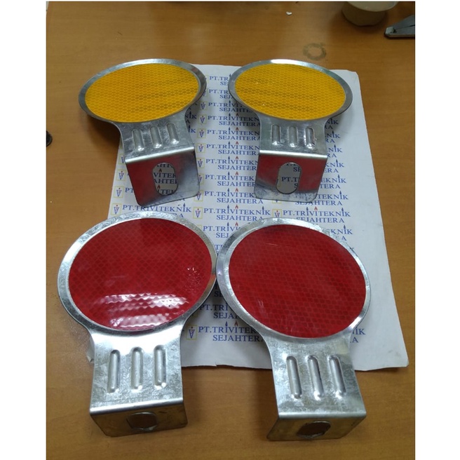 Jual Guardrail Reflector berfungsi untuk alat pemantul sinar lampu ...