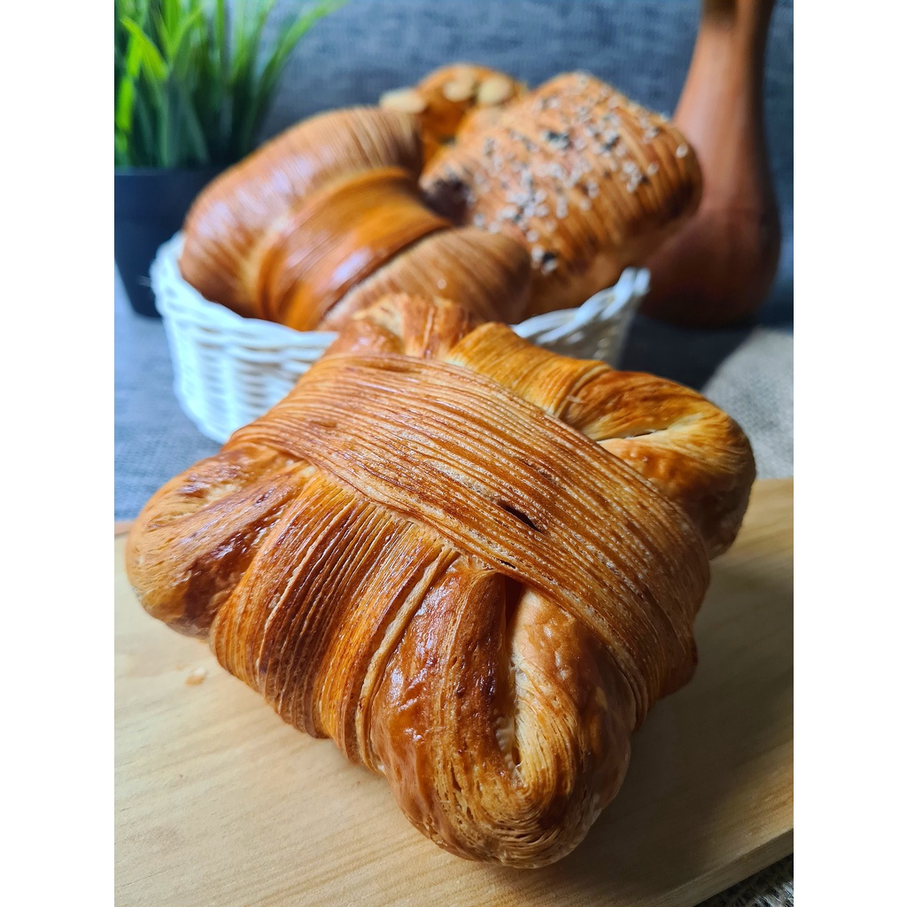 Jual Aneka Croissants & Pastries pilih Variants - MISOL Pastry & Bakery ...