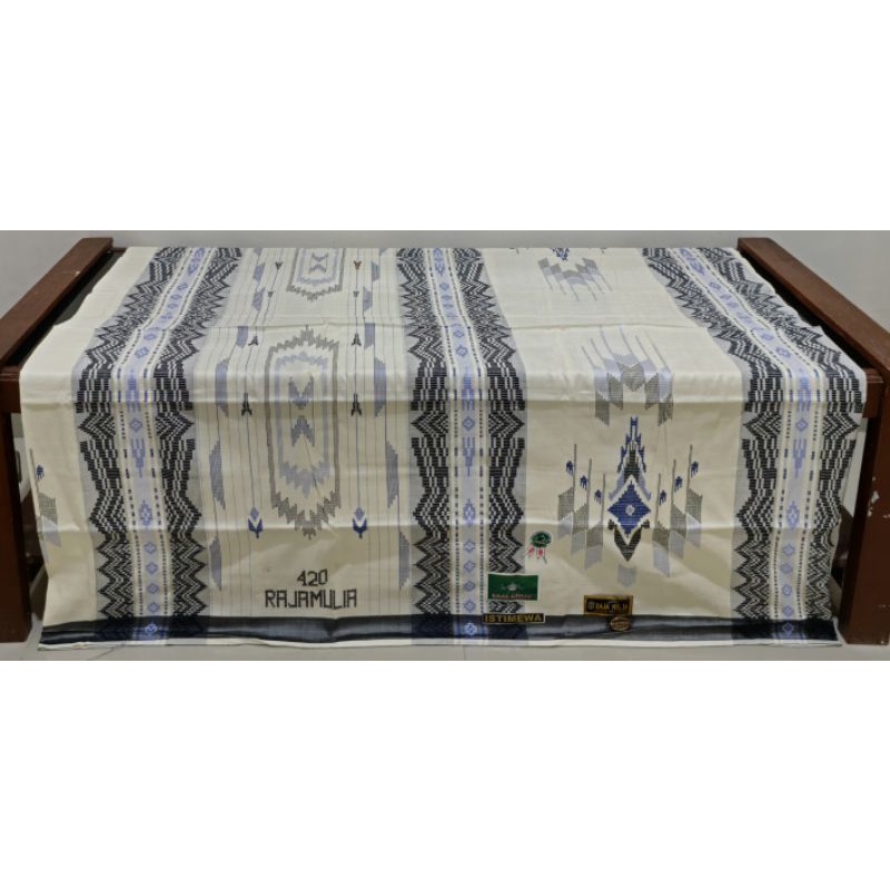 Jual Raja Mulia 420 Exclusive Sarung Tenun Tradisional Sutra Samarinda ...