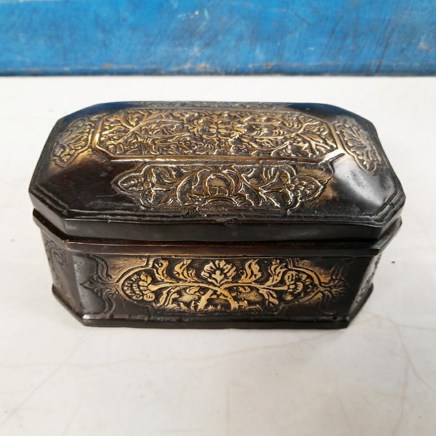 Jual Kotak Peti Klasik Jadul Bahan Besi Model Ukir Tempat Penyimpanan ...