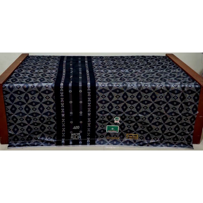 Jual sarung tenun Raja mulia 420 exlusive full sutra 100% asli | Shopee ...