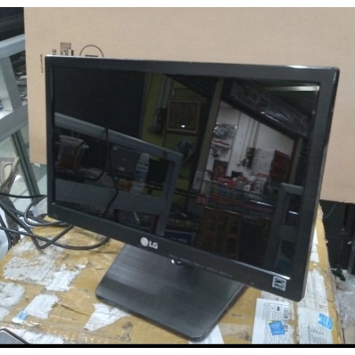 Jual Monitor LED 16 inci merk LG kondisi bagus normal bergaransi ...