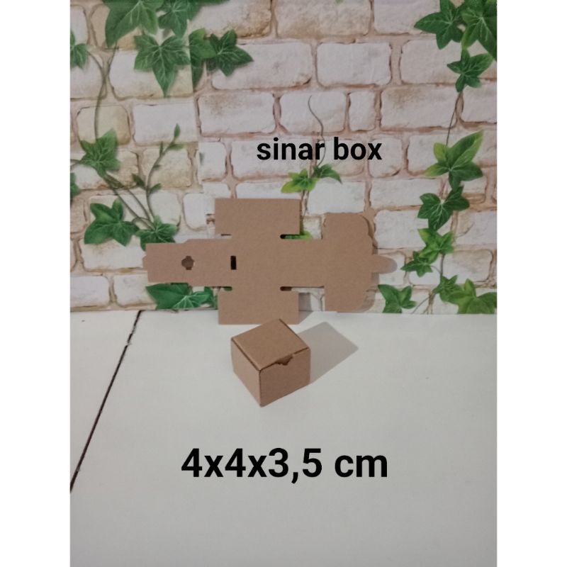 Jual kardus/kotak/box uk 4x4x3,5 cm giftbox,kotak souvenir,box ...