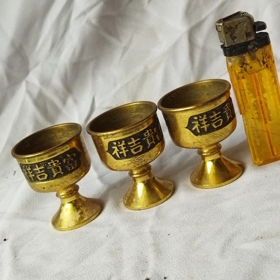 Jual Pajangan Vintage 3 Gelas Kuningan Ukir Tulisan Kanji | Shopee ...