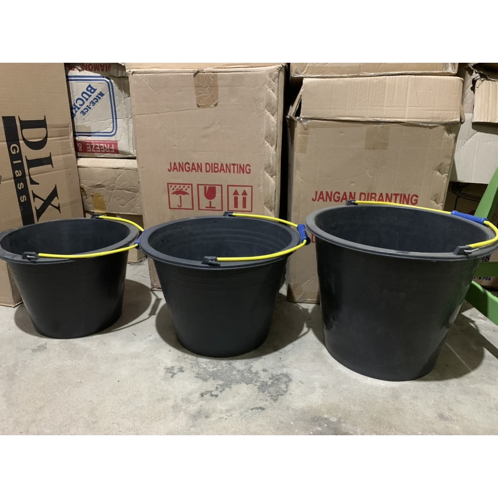 Jual [DK] Ember Plastik Besar Anti Pecah Hitam 16, 18, 22 cm VITARA ...