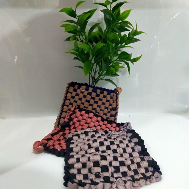 Jual CEMPAL MOTIF ANYAM ANTI PANAS BAHAN KAIN | Shopee Indonesia