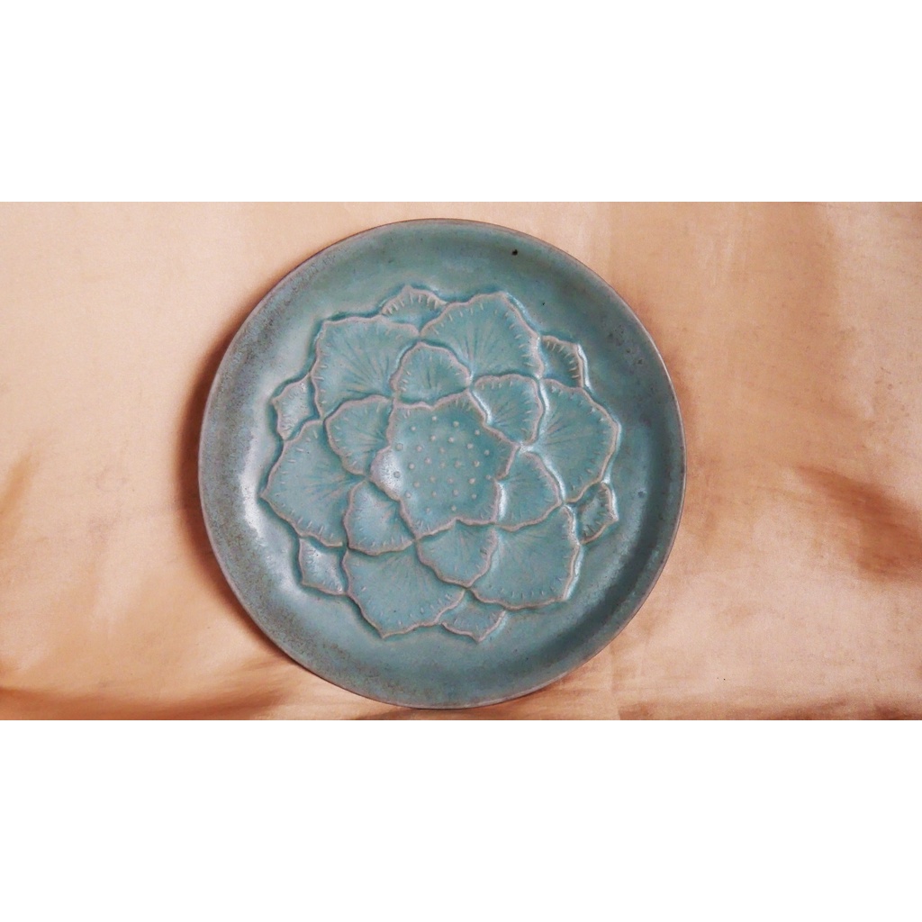 Jual piring celadon keramik antik Song dynasty A guan blooming lotus ...