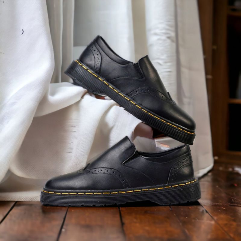 Jual SULTAN FOOTWEAR Sepatu Slip On Wave series Dockmart Low Slop Hitam ...