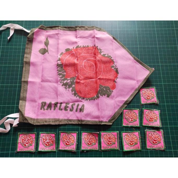 Jual Tanda Regu Bunga Raflesia Set Bendera Penggalang Putri Pramuka ...