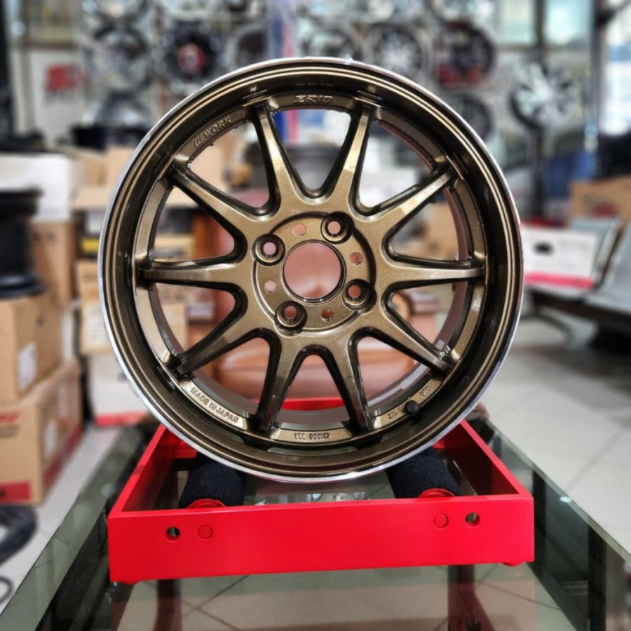 Jual Roller velg display pajangan velg / wheels spinner / stand velg ...