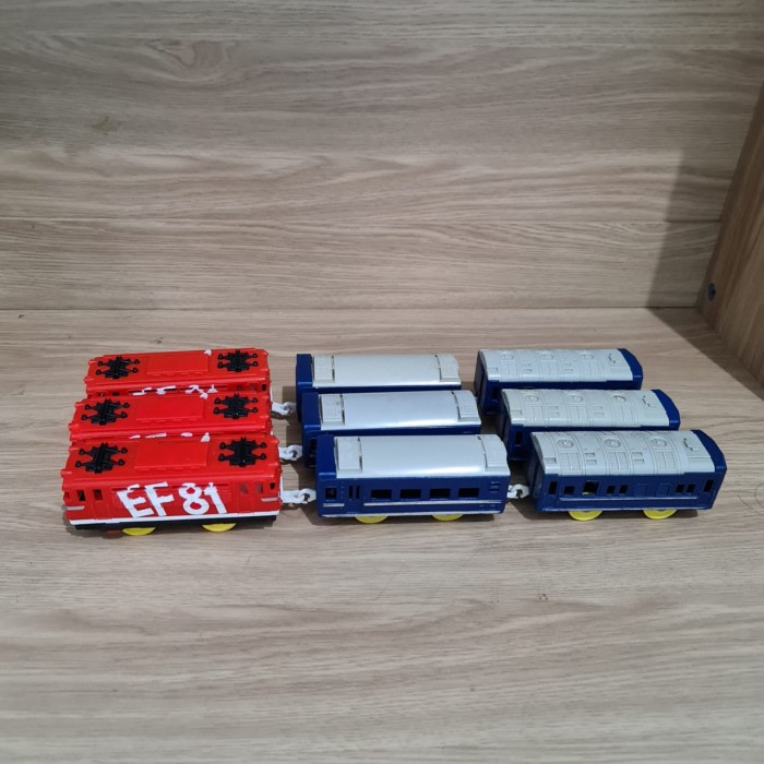 Jual MUST HAVE!! TAKARA TOMY PLARAIL EF81 FREIGHT TRAIN (BEKAS ...