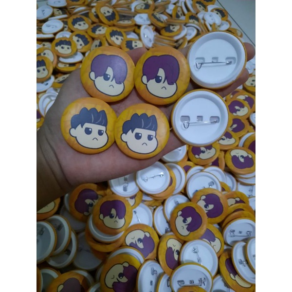 Jual Cetak Pin penitik diameter lingkaran 4,4 cm custom Logo DLL (harga ...