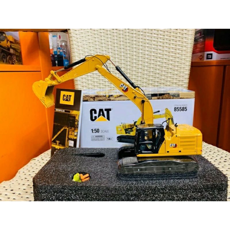 Jual MINIATUR DIECAST EXCAVATOR CAT 330 NEXT GEN ALAT BERAT CATERPILLAR ...