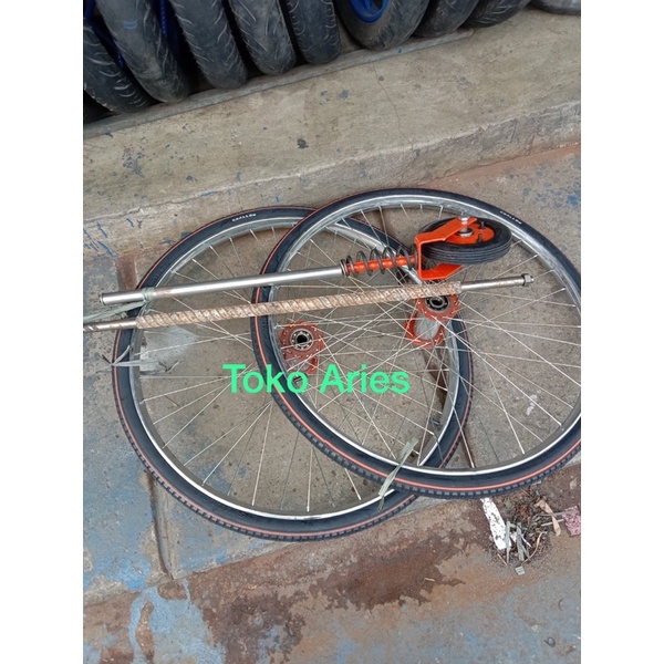 Jual Roda Becak Biasa ring 28 Paket Gletrek Oren (7inch) | Shopee Indonesia
