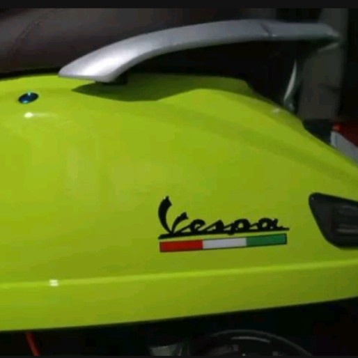 Jual Emblem uwinfly T3 super tulisan vespa logo timbul | Shopee Indonesia