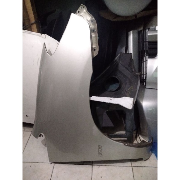 Jual Fender / spakbor sebelah kanan Toyota inova 2005 - 2010 original ...