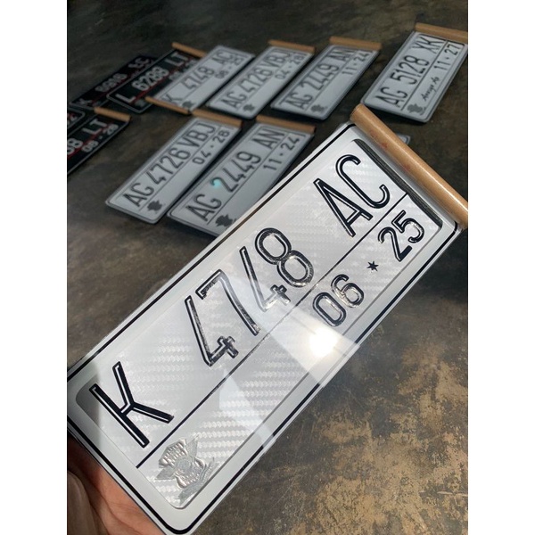 Jual plat variasi model carbon / plat akrilik motor | free riques nama ...