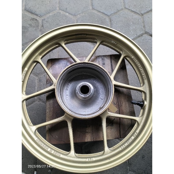 Jual velg vario 125 150 belakang gold | Shopee Indonesia