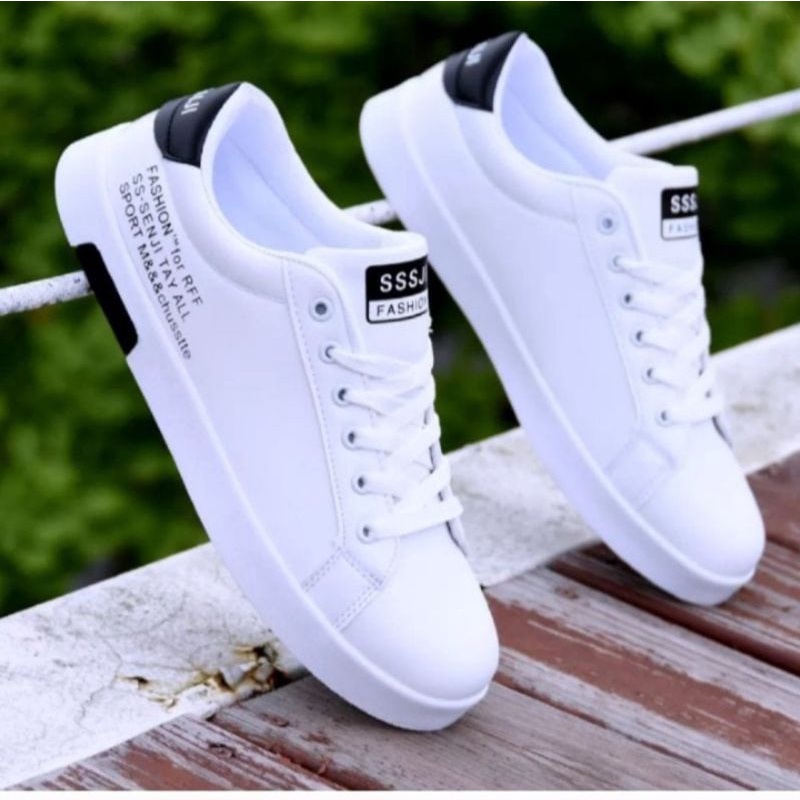 Jual Sepatu Pria Sneakers Casual Hitam Putih Sanji Koran | Shopee Indonesia