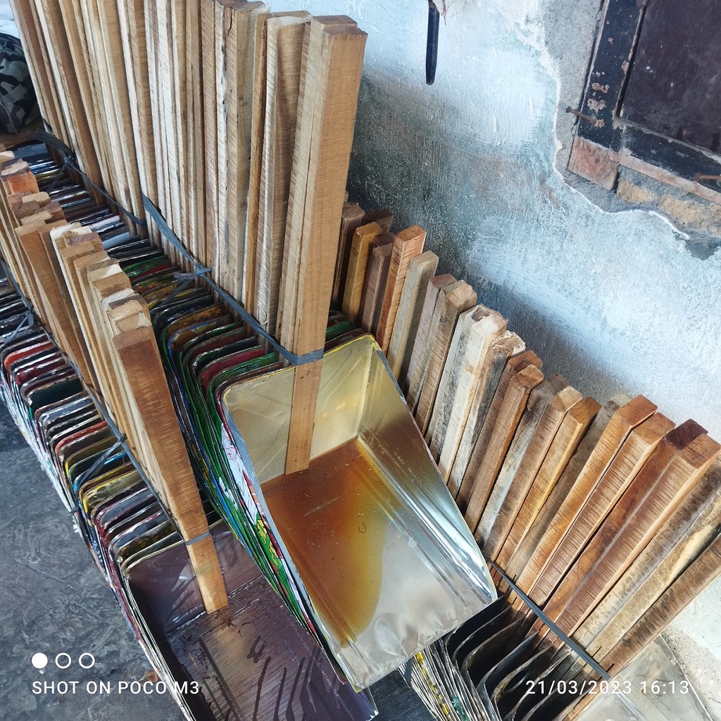 Jual Pengki serok sampah kaleng/ seng tangkai kayu | Shopee Indonesia