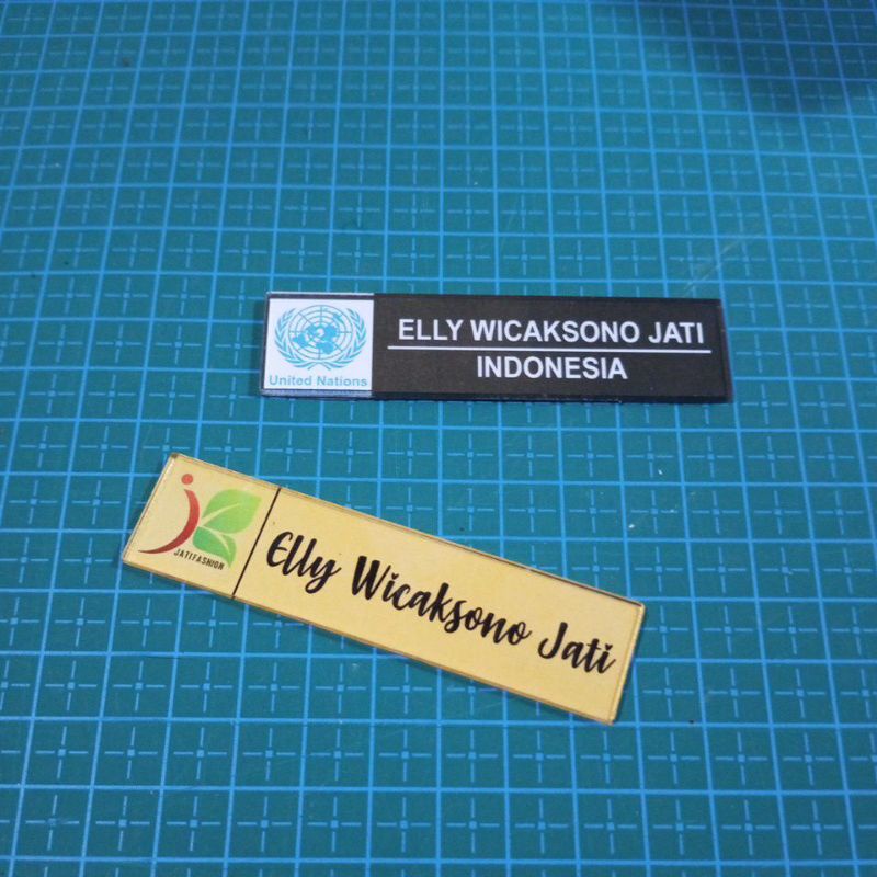 Jual name tag akrilik, papan nama akrilik | Shopee Indonesia