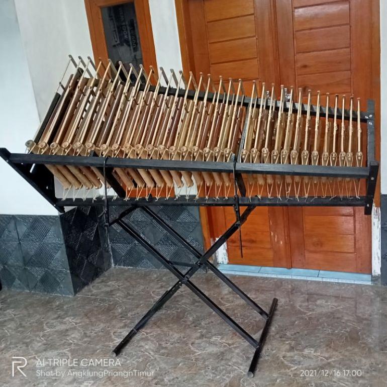 Jual 7.7 Angklung Pengamen 31 Nada 3 Tabung + Stand ,Nada (F# - C ...