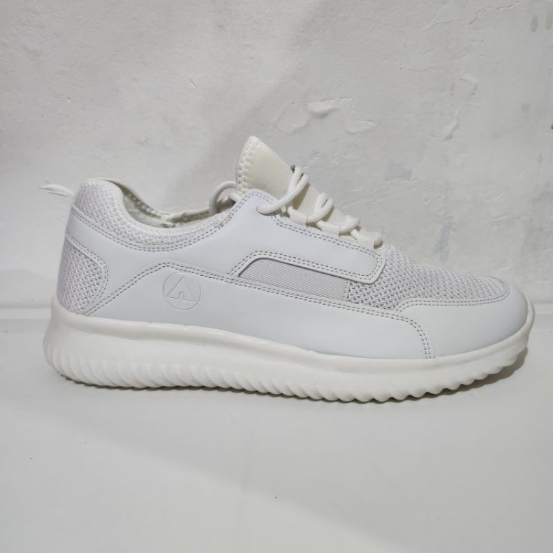 Jual Airwalk Ralec WHITE size 44 / sneakers sepatu running putih ...