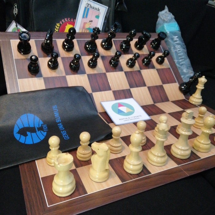 Jual Set Catur Papan dan Bidak Kayu Magnet Standar PERCASI Kualitas ...